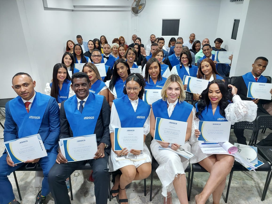 Edoco realiza graduación del programa Oratoria y Maestría de Ceremonias